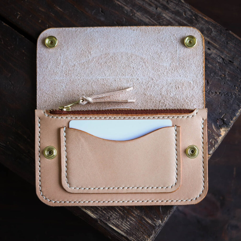 DIY Mid Trucker Wallet Pattern - www.leathercraft.nordicedc.com