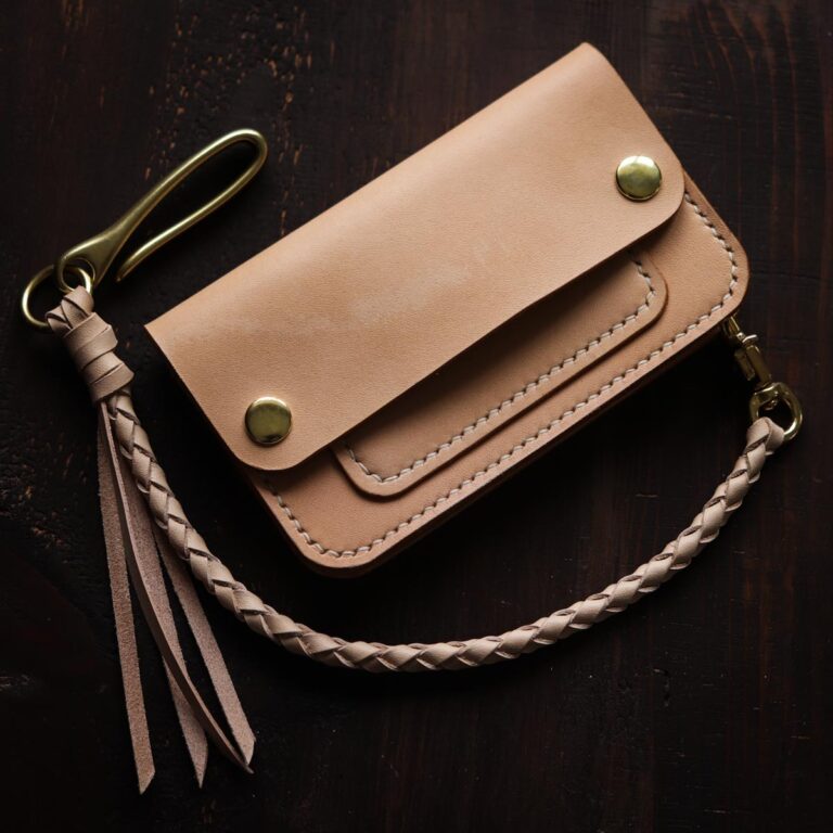 DIY Mid Trucker Wallet Pattern - www.leathercraft.nordicedc.com
